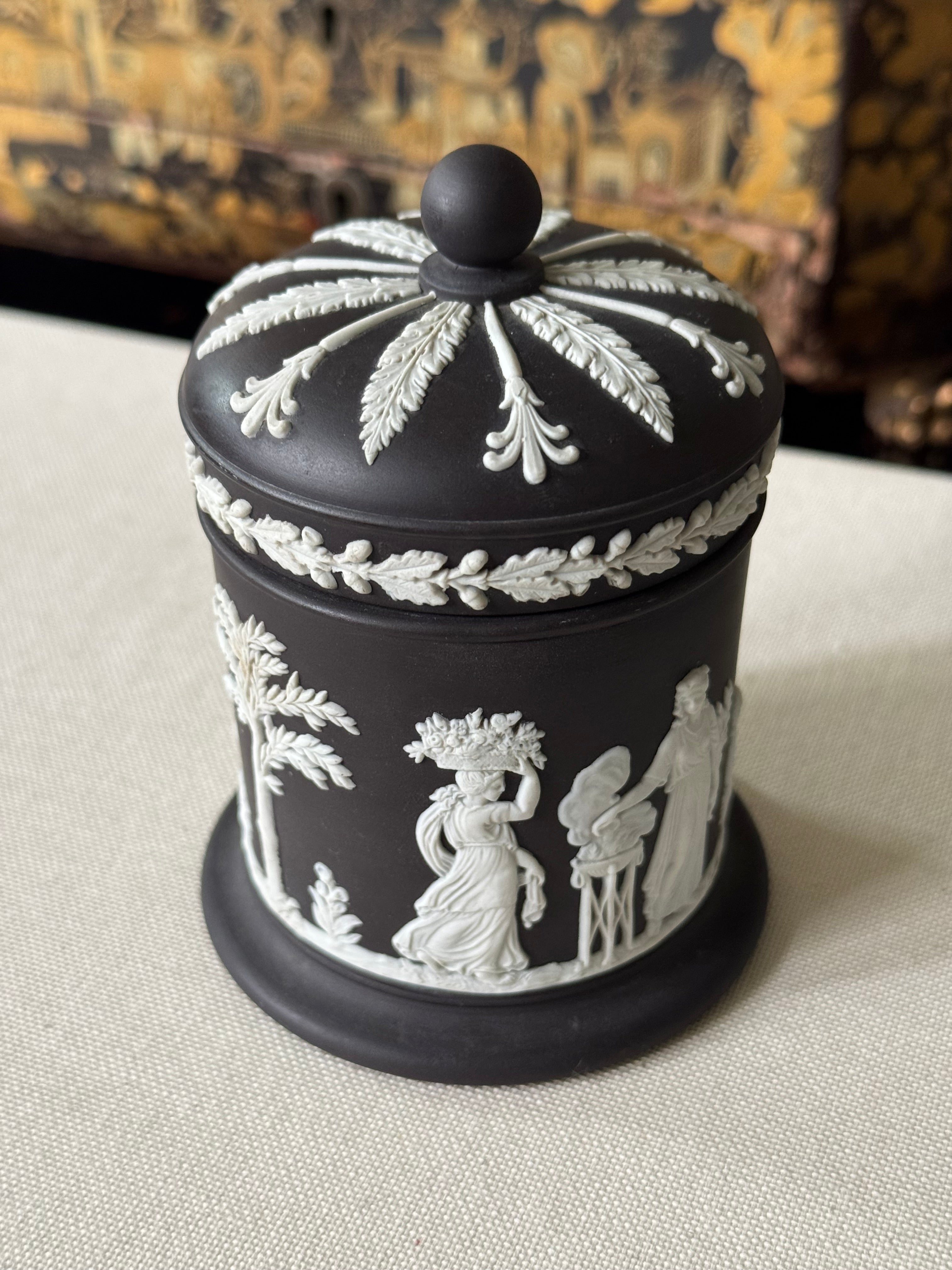 Wedgwood Lidded Olympus Jar – The Sleepy Flea